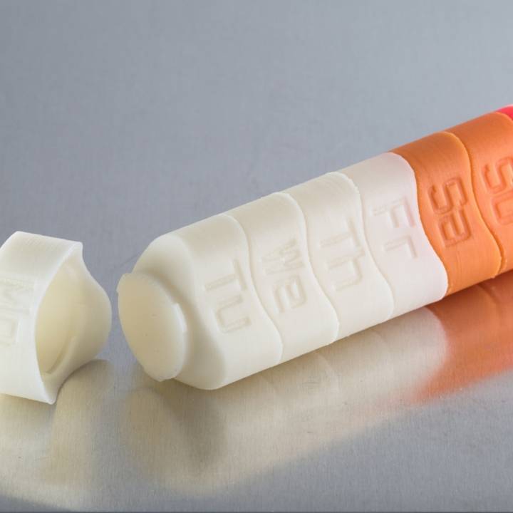 3D Printable Customizable Stacking Container by Walter Hsiao