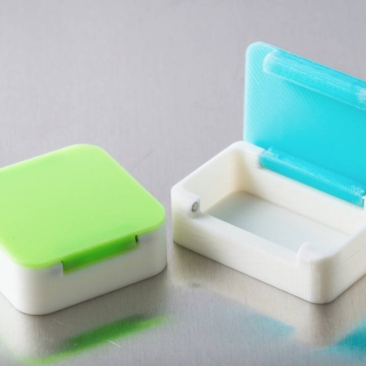 3D Printable Customizable Magnetic Hinge Box by Walter Hsiao