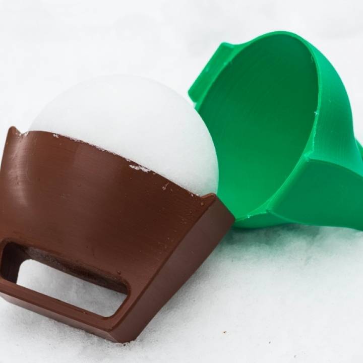 3D Printable Snowball Maker by Walter Hsiao