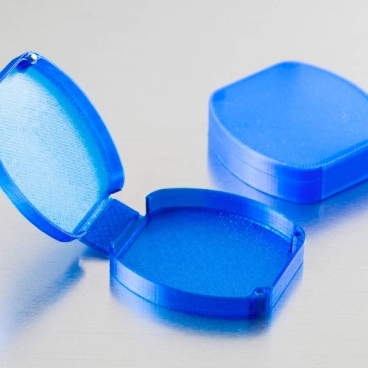 3D Printable Clamshell Case by Walter Hsiao