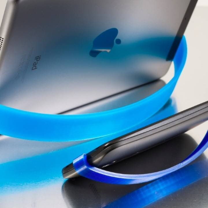 3D Printable Clip Stand (Customizable) by Walter Hsiao