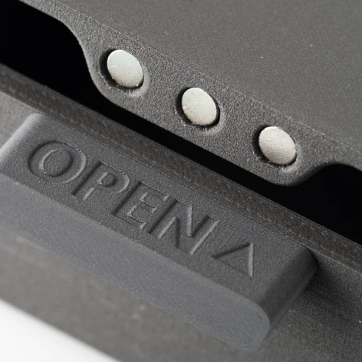 3D Printable Magnetic Locking Box by Walter Hsiao