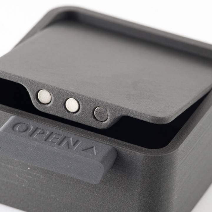 3D Printable Magnetic Locking Box by Walter Hsiao