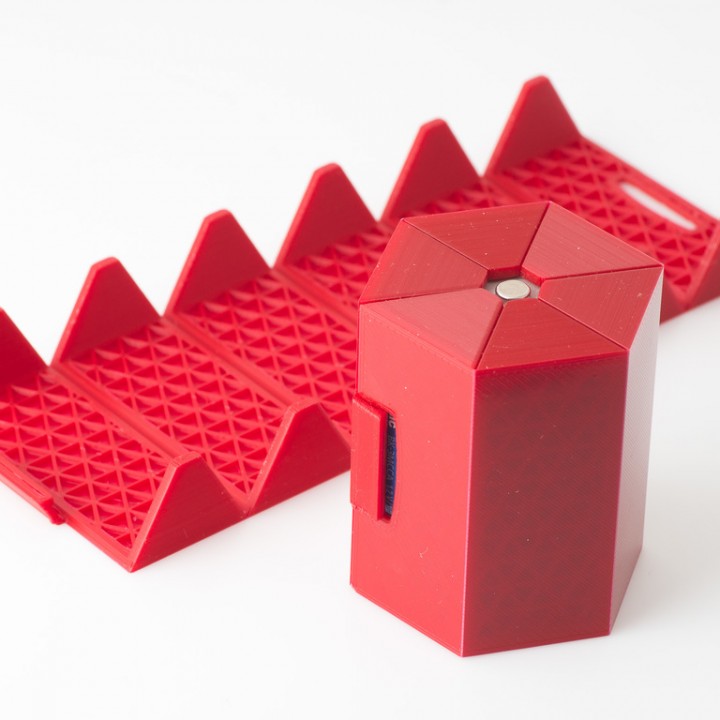 3D Printable Roll Case by Walter Hsiao