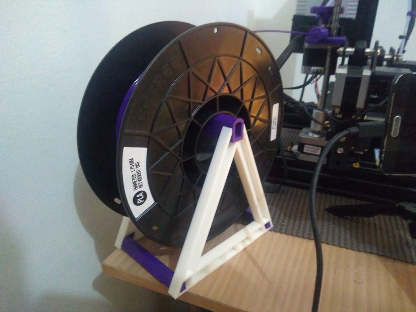 3D Printable A Sturdy Simple Spool Holder by Devin Enrique Büchele de ...