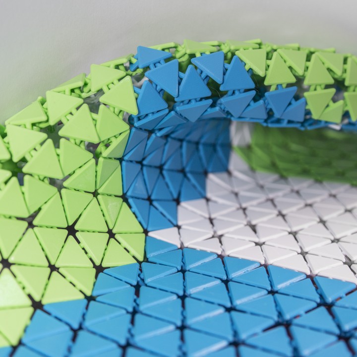 3D Printable Triangle Mesh Fabric by Devin Enrique Büchele de Montes