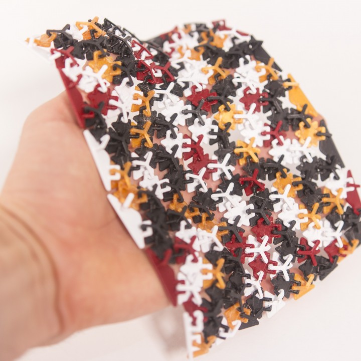 3D Printable Triangle Mesh Fabric by Devin Enrique Büchele de Montes