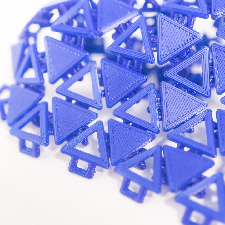 3D Printable Triangle Mesh Fabric by Devin Enrique Büchele de Montes