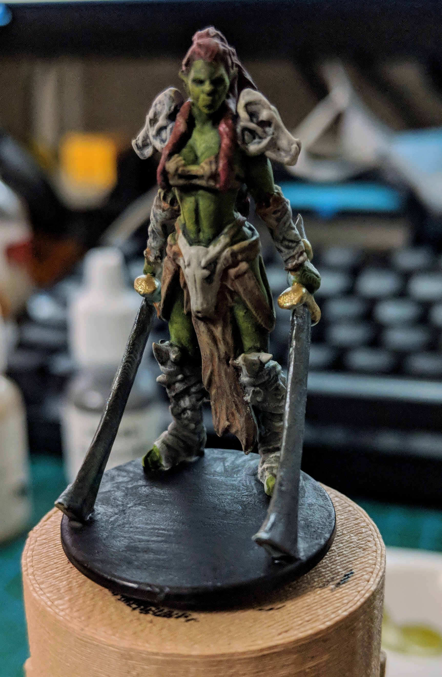 3D Printable Two Blade - Female Orc Commander - PRE SUPPORTED - 32 mm ...