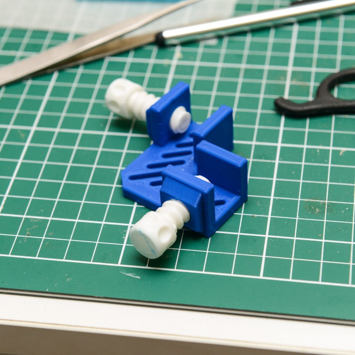 3D Printable Mini Craft Corner Clamp by Clockspring