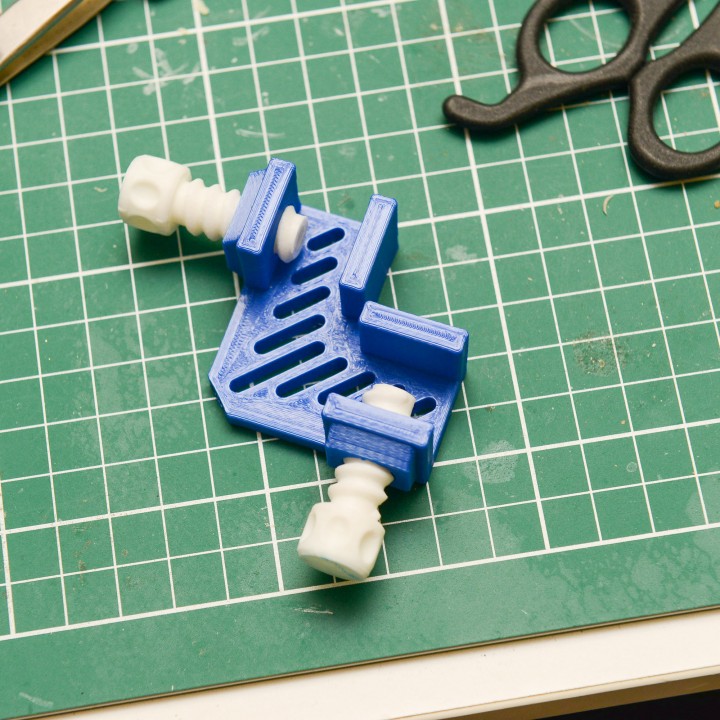 3D Printable Mini Craft Corner Clamp by Clockspring
