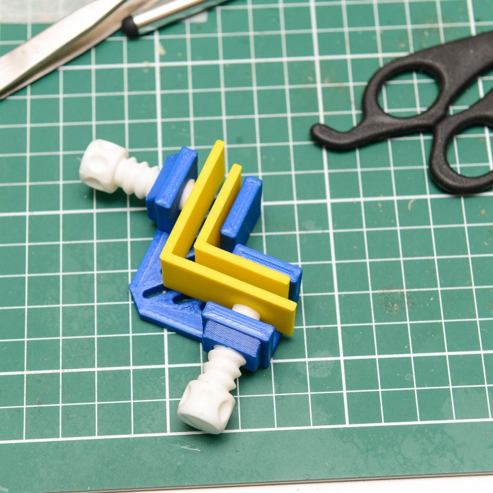3D Printable Mini Craft Corner Clamp by Clockspring
