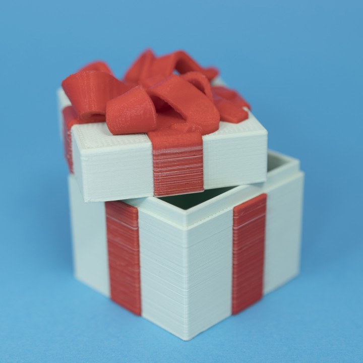 3D Printable Gift Box Container (Dual Color Version) by Devin Enrique ...