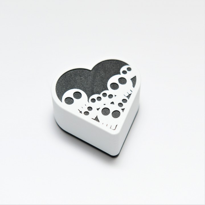 3D Printable Skull Heart Box by Clockspring