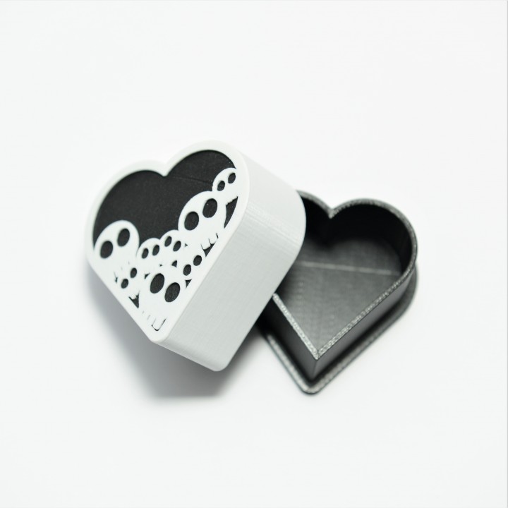 3D Printable Skull Heart Box by Clockspring