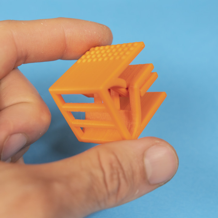 3D Printable Compliant Cube Clips by Devin Enrique Büchele de Montes