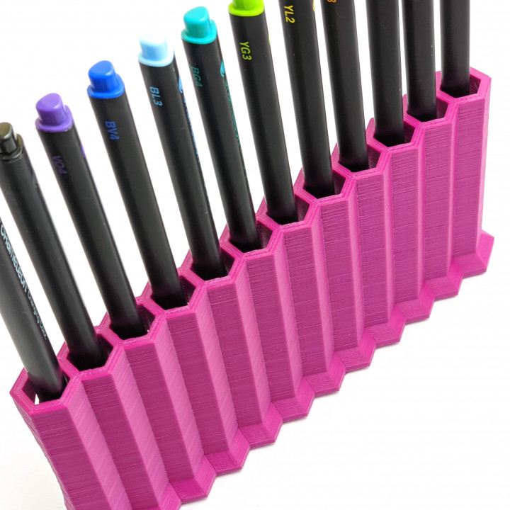 3D Printable Chameleon Pen Stand by Clockspring