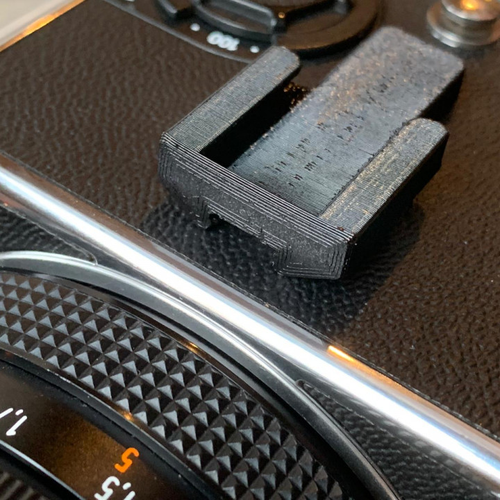 3D Printable HasselBlad 5XX Flash rail adapter by Doctor Sus