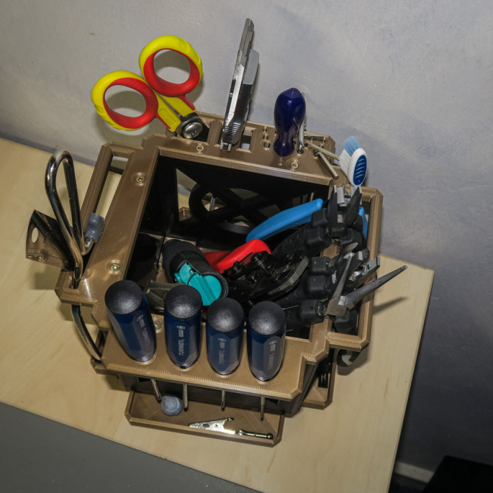 3D Printable Rotating Tool Caddy by moXDesign