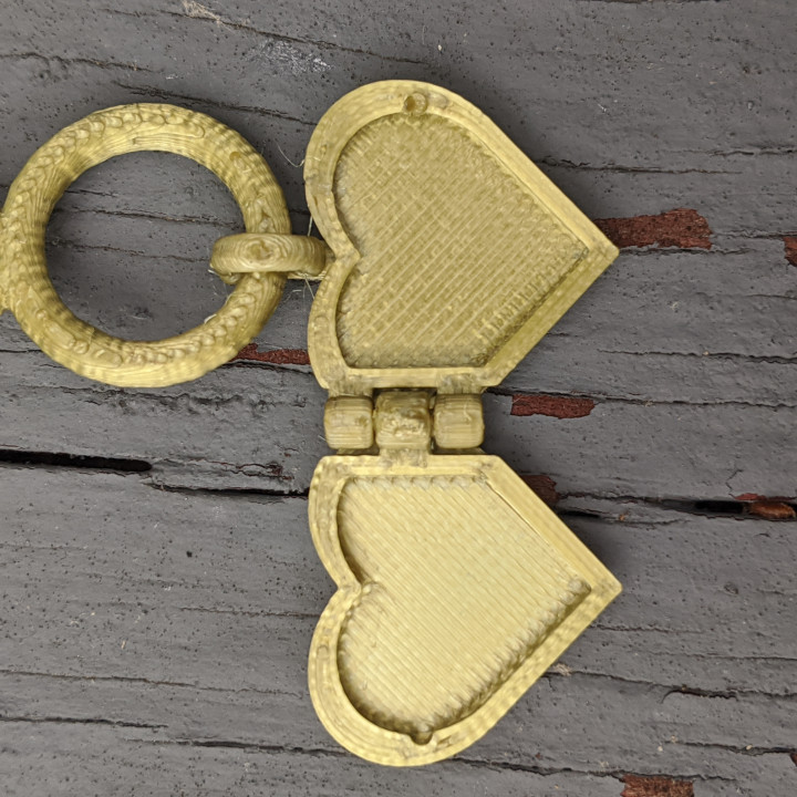 3D Printable Heart Locket by Rachel B