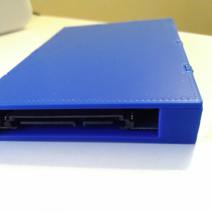 3D Printable HDD enclosure box by Ulaş Arda Can