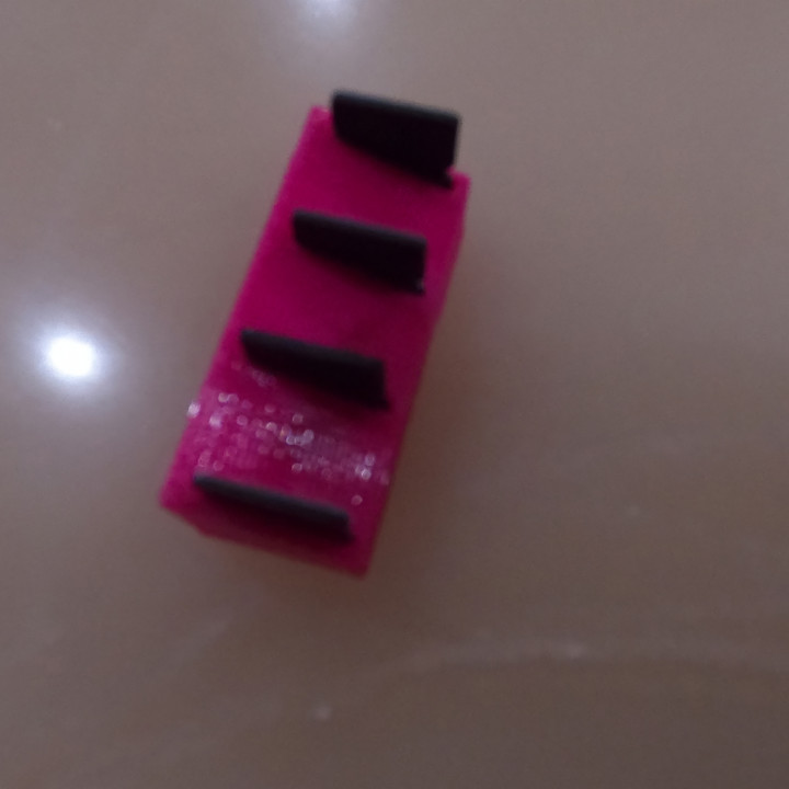 3D Printable MicroSD card holder by Rayyan Amir