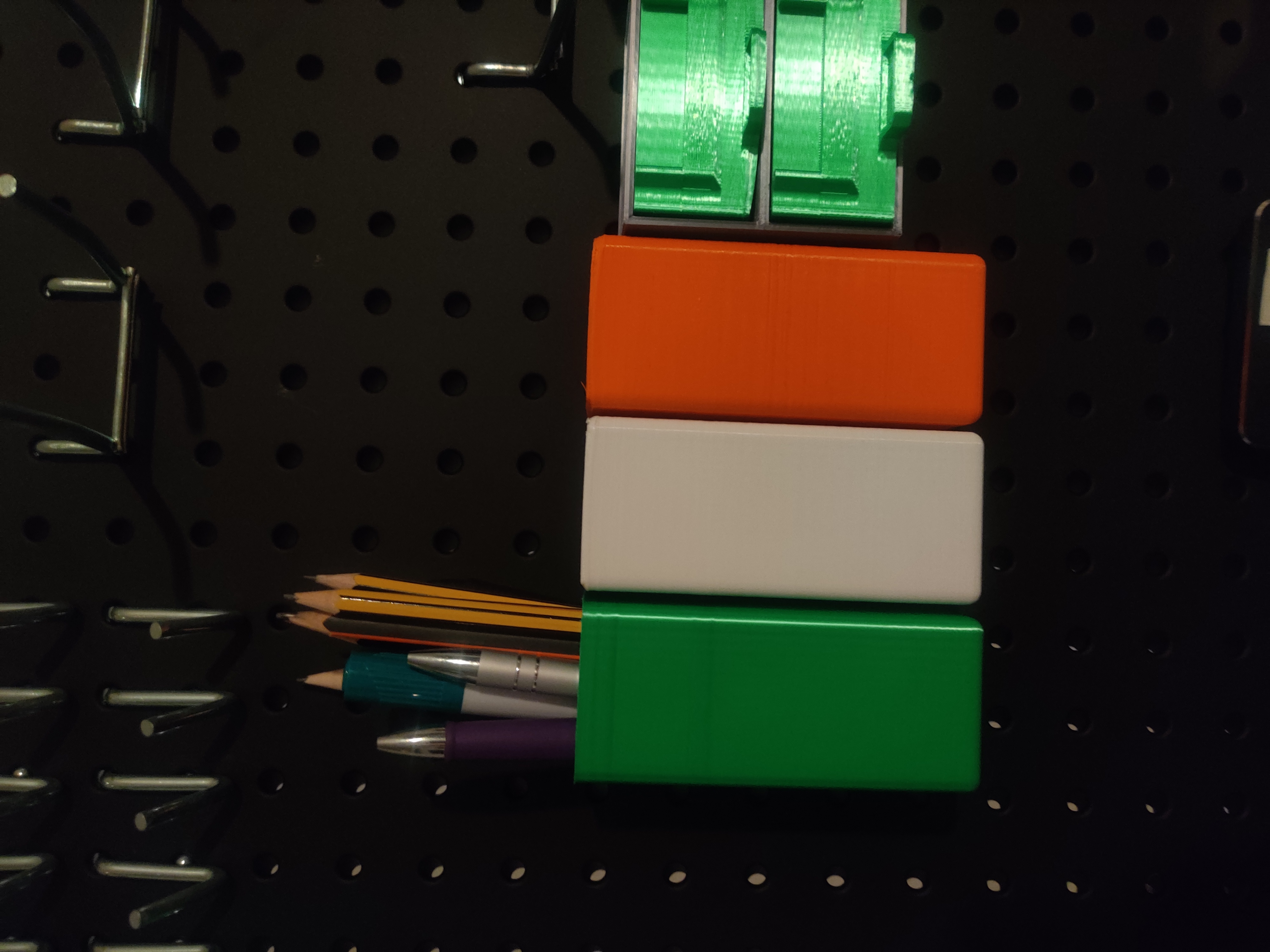 3D Printable Canadian Flag Pegboard Pen Holder by Jason Low