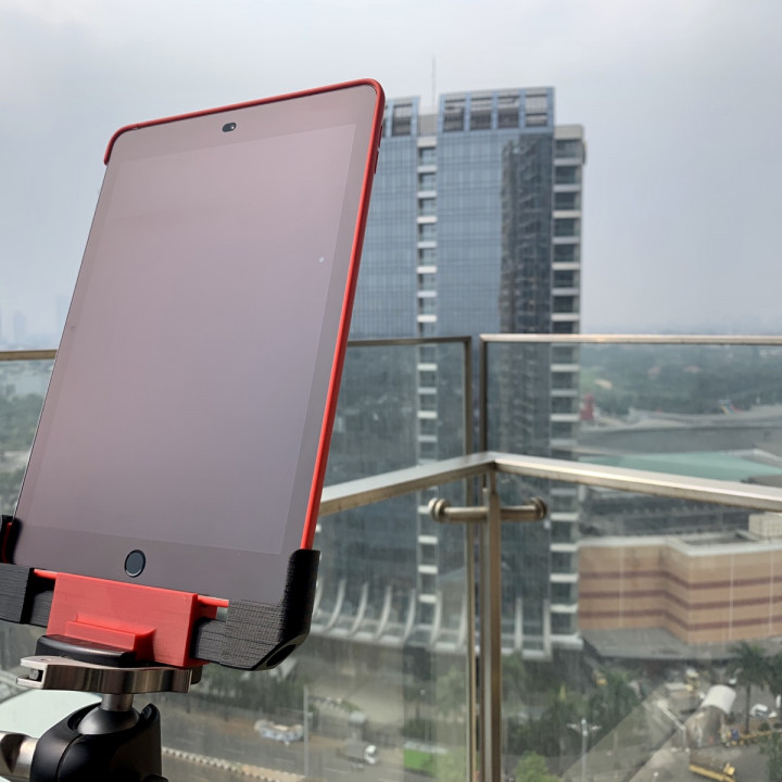 3D Printable Spring loaded mobile stand with Arca swiss sole by Gabor ...