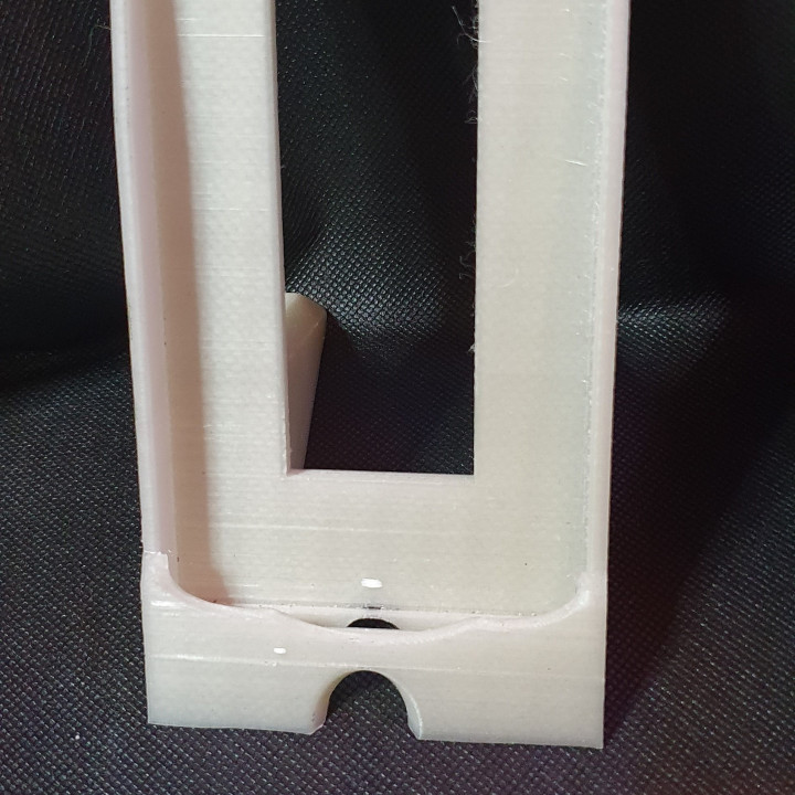 3D Printable Super simple Phone holder by Nick bolton
