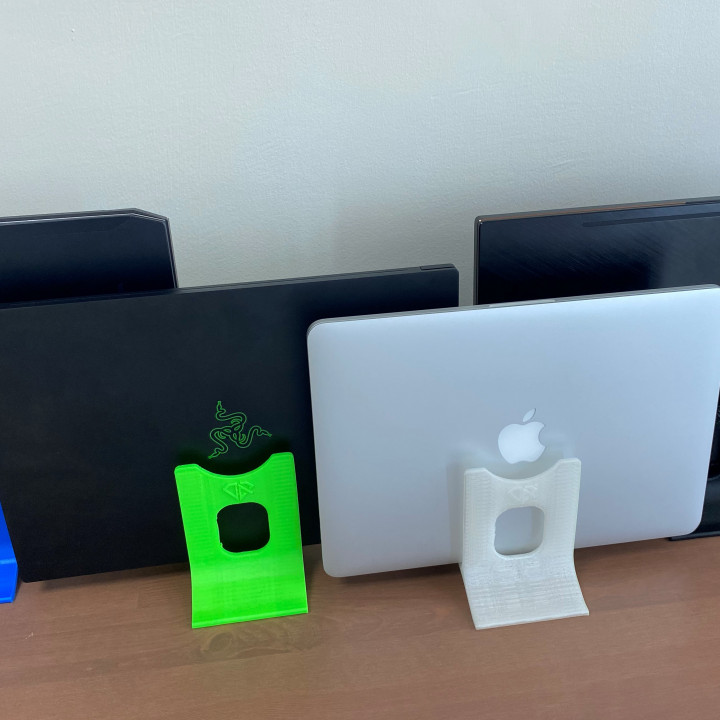 3D Printable Laptop Stand by Almas Robotics