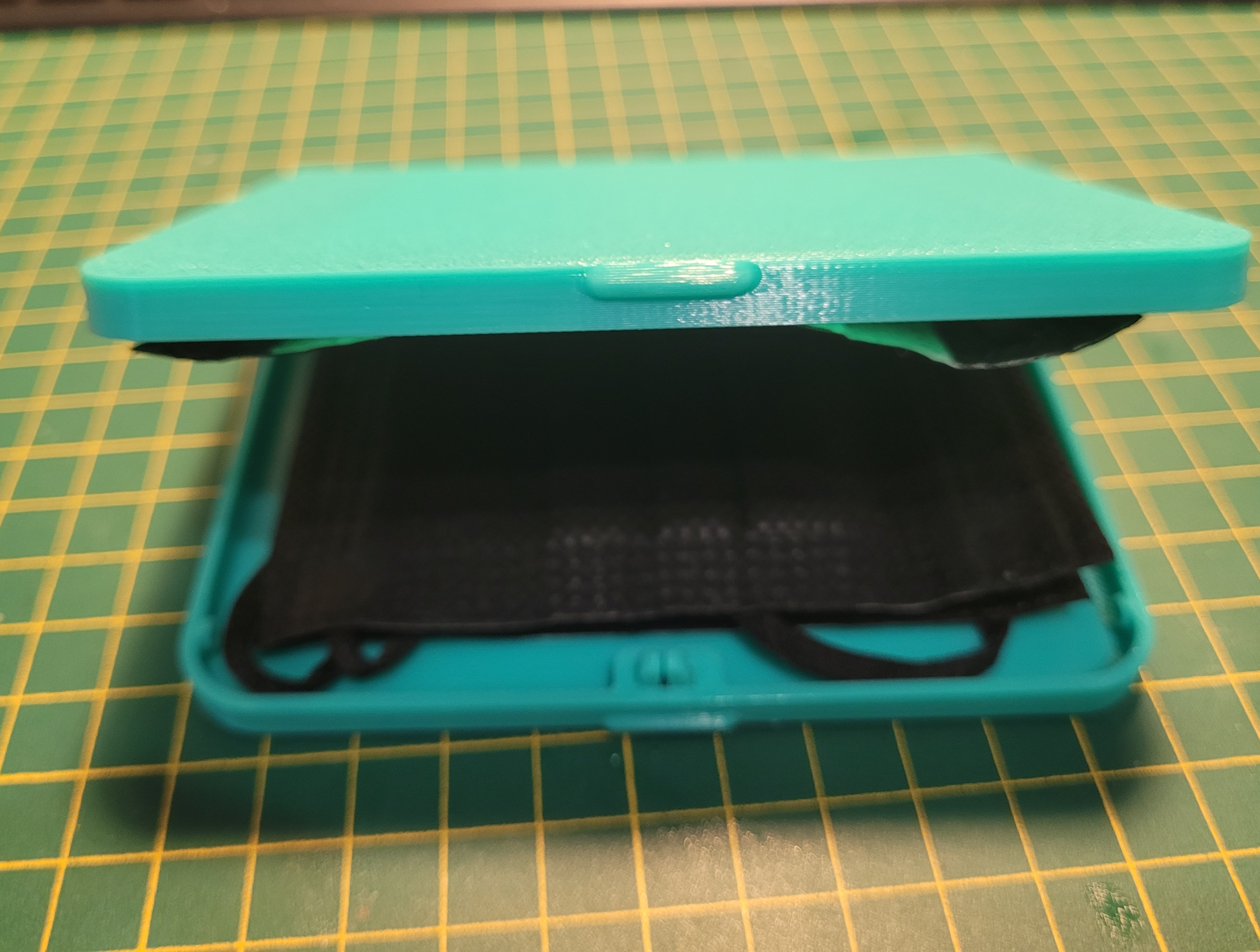 3D Printable Foldable surgical mask case by imakina