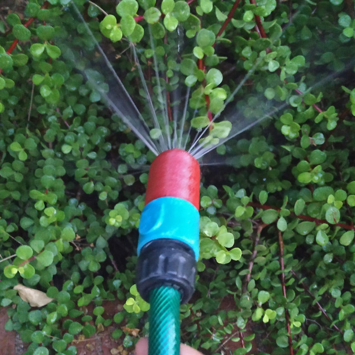 3D Printable 4 water nozzles by imakina