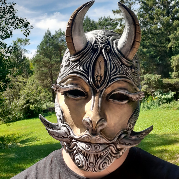 3D Printable female oni mask by Zane Rogers