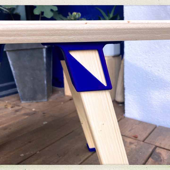 3D Printable 95 Degrees Coffee Table Supports by Guillaume C