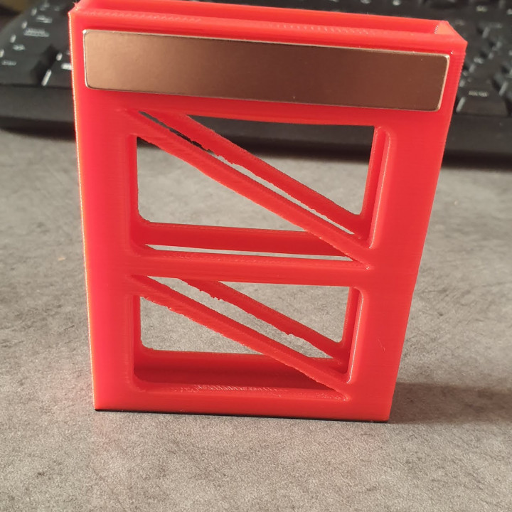 3D Printable Paint brush holder by Kevin Revuelta De Guzmán
