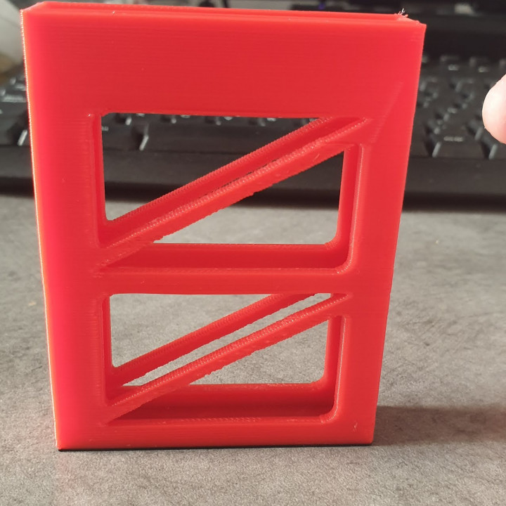 3D Printable Paint brush holder by Kevin Revuelta De Guzmán