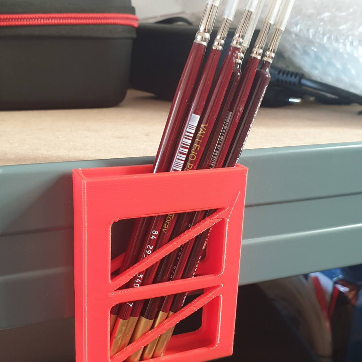 3D Printable Paint brush holder by Kevin Revuelta De Guzmán
