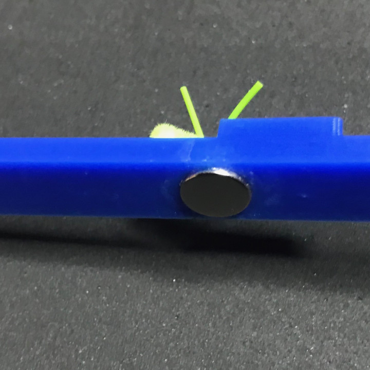 3D Printable Fly Threader by Gabe Kessler
