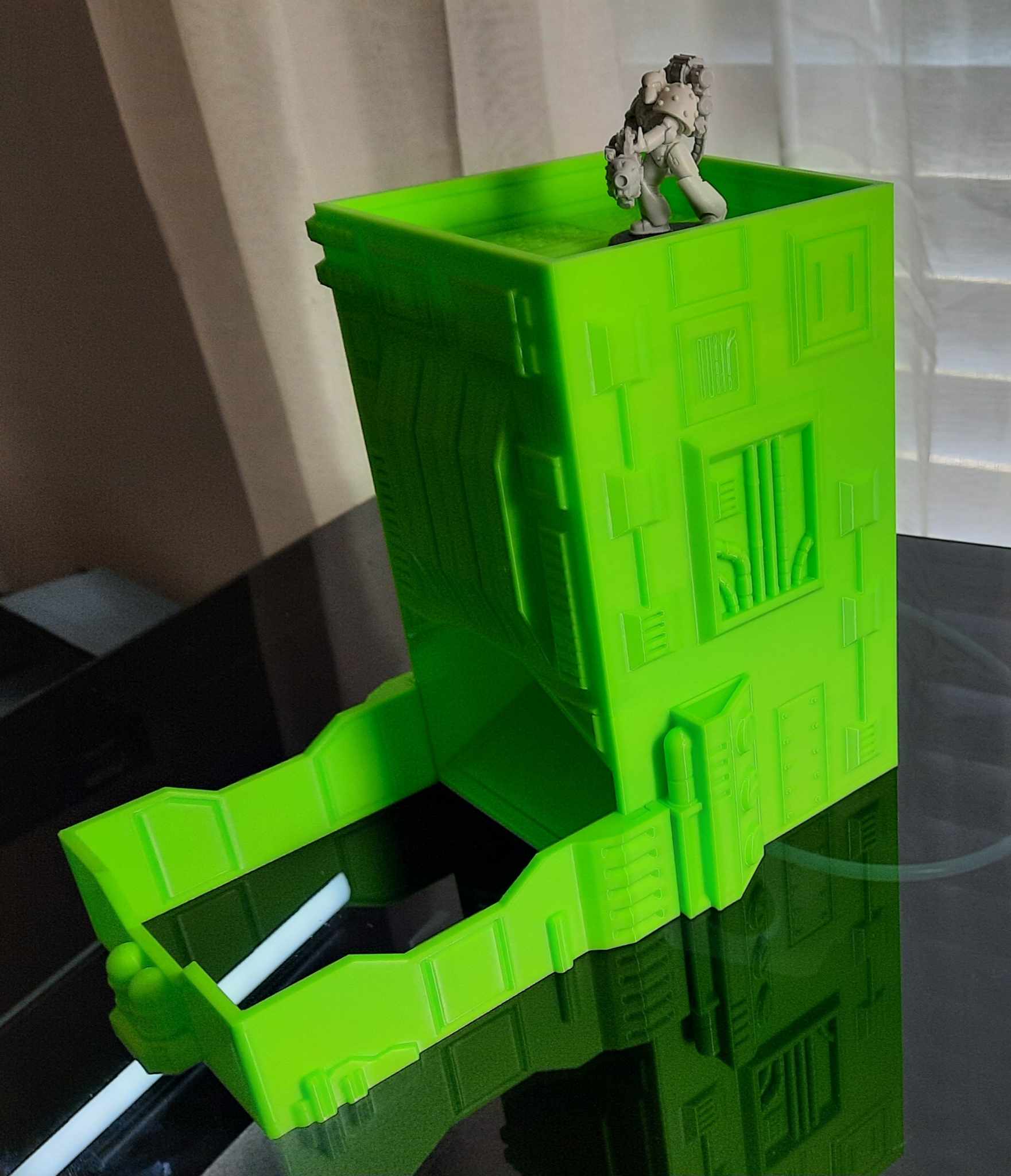 3D Printable Dice Tower by Saucermen Studios