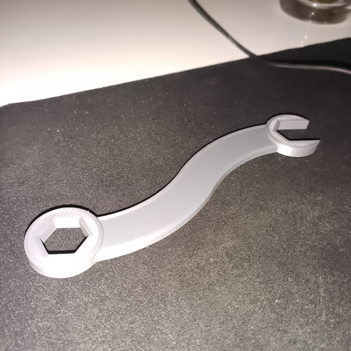 3D Printable Twisted wrench by Önay Bilgen