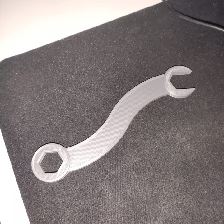 3D Printable Twisted wrench by Önay Bilgen