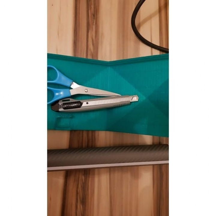 3D Printable modern ceiling light by Ovunc Mete