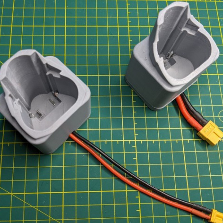 3D Printable Milwaukee M12 Battery Cable Adapter by tiz.io