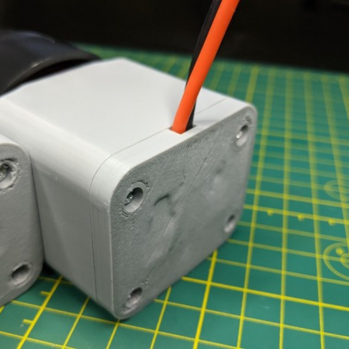 3D Printable Milwaukee M12 Battery Cable Adapter by tiz.io