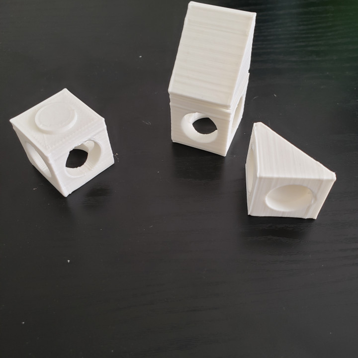 3D Printable 3D Connecting Building Blocks by Conrad Truettner