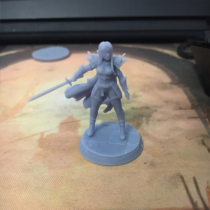 3D Printable Female Vampire by Galaad Miniatures