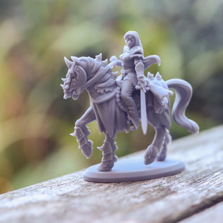3D Printable Female Vampire Horse Riding by Galaad Miniatures