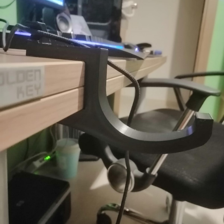 3D Printable Headphone Holder For Table by Eren Özata