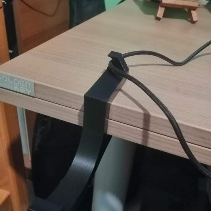 3D Printable Headphone Holder For Table by Eren Özata