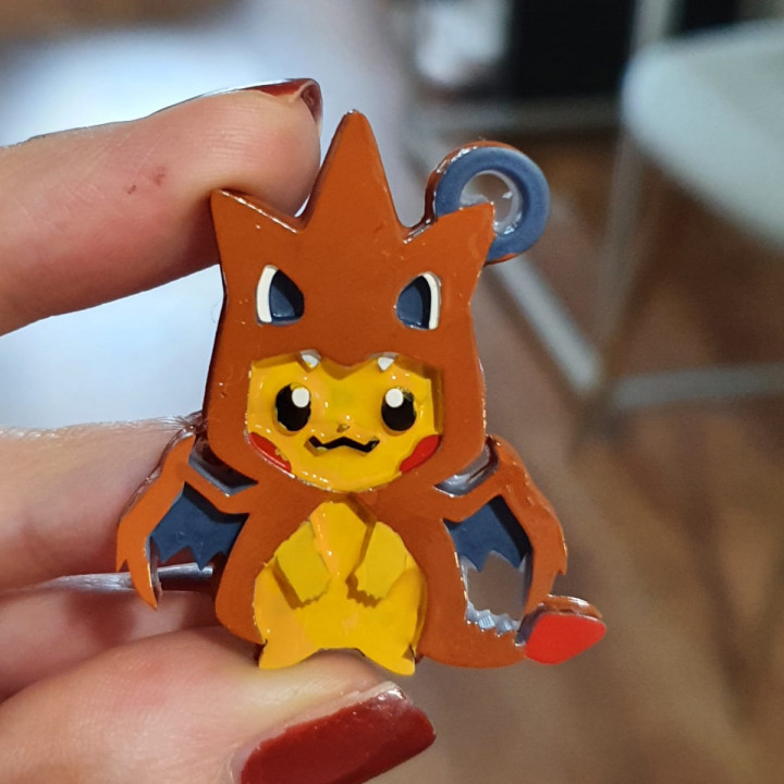 3D Printable Keychain pikachu in charmander cape by adira van Hien